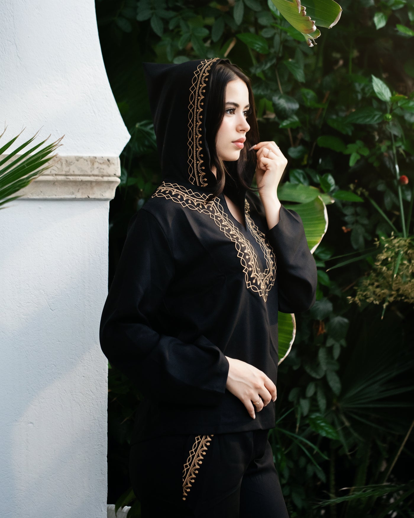 Pull à capuche en lin brodé — Femme – Sahrawi Atelier